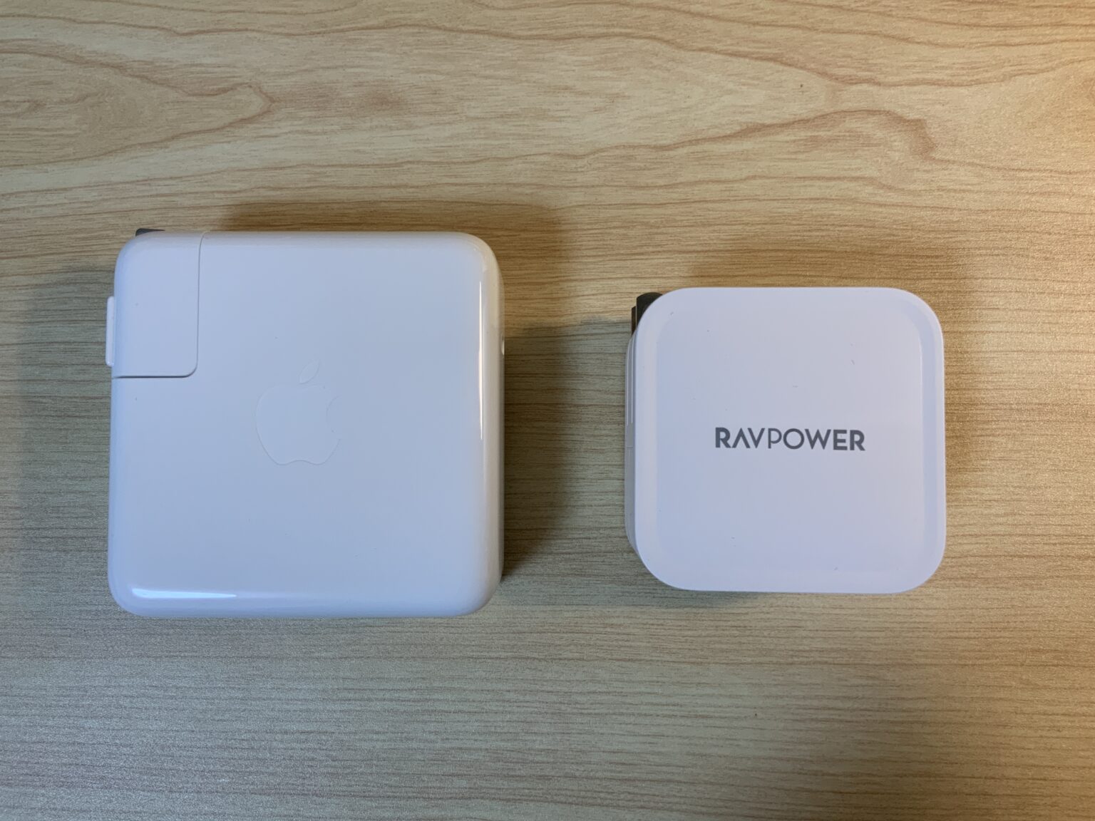 【レビュー】RAVPower(RP-PC133)の65W充電器は持ち運びに便利！ | seriblog